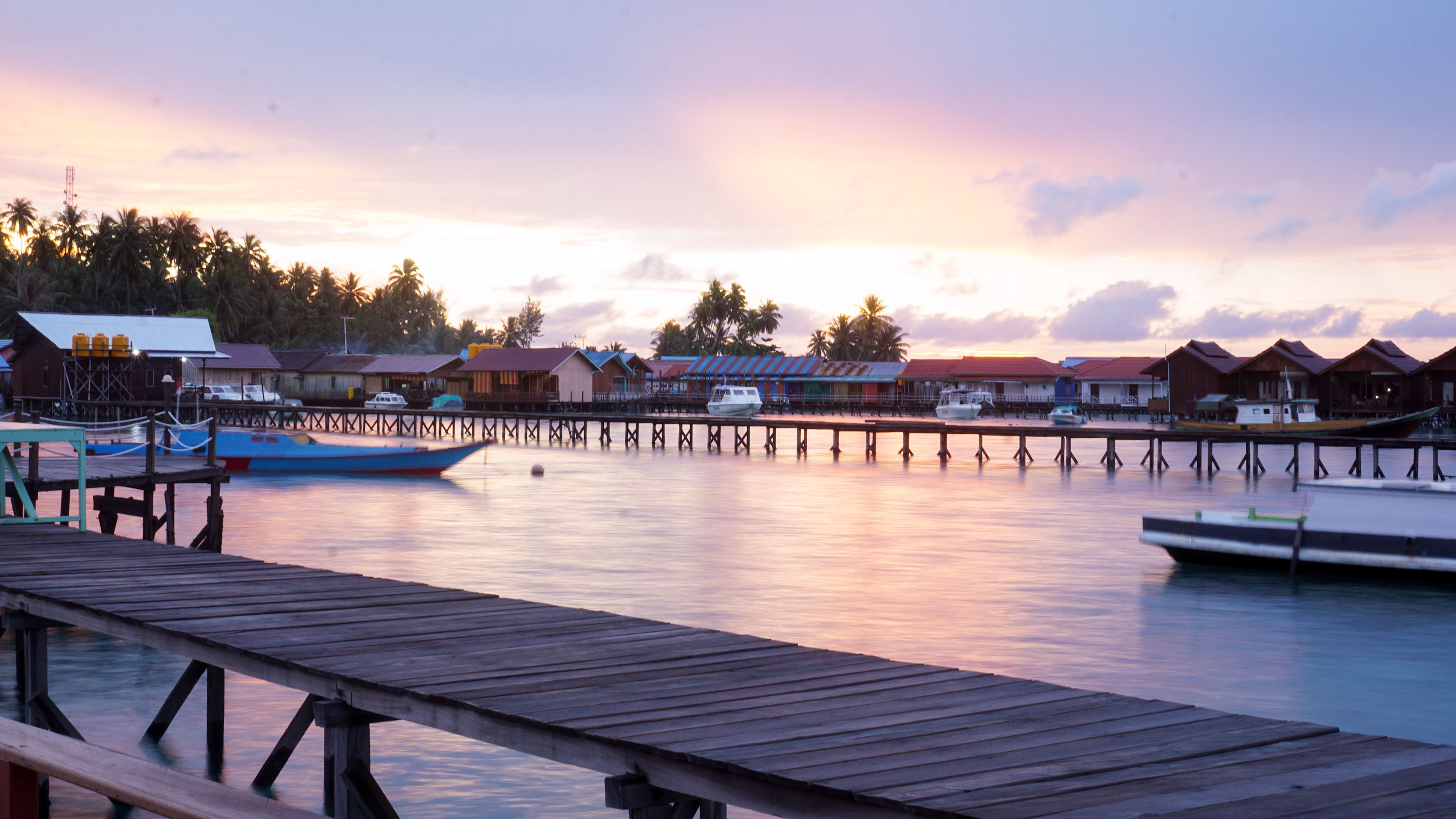 Traveling ke Derawan dan Labuan Cermin via Tarakan – Sofia Clouds